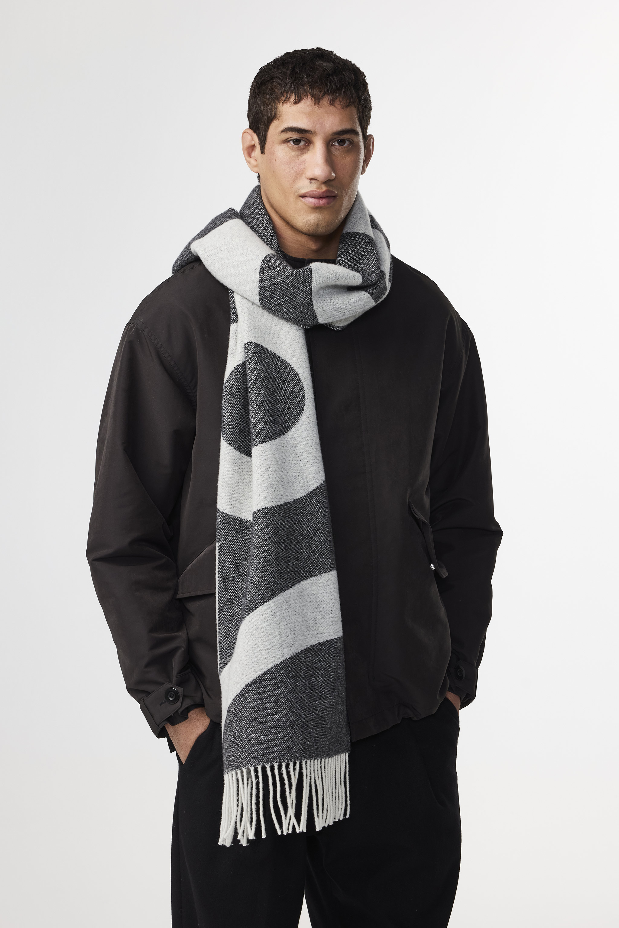 Logo 9021 men's scarf - Black Multi - Buy online at NN.07®